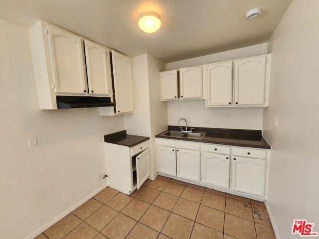 807 E Vernon Avenue 2