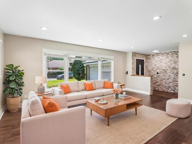 807 E Golfview Drive