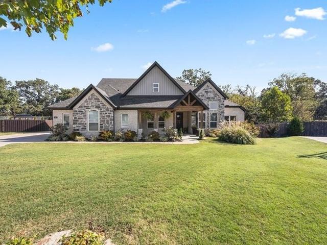 807 Flycatcher Trce, Elm Springs, AR 72762