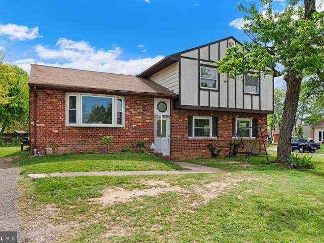 807 Kilarney Dr, Fredericksburg, VA 22407