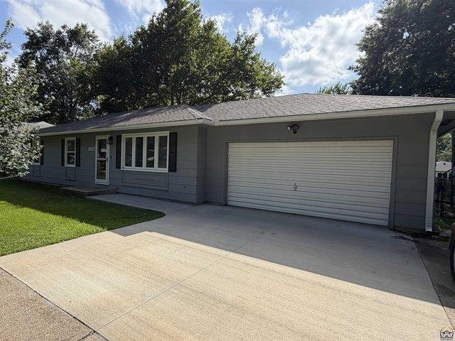 807 Homewood St, Emporia, KS 66801