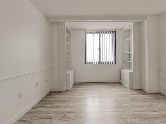 807 Harmon Cove Tower # 807