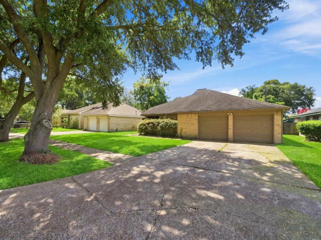 807 Highland Woods Drive