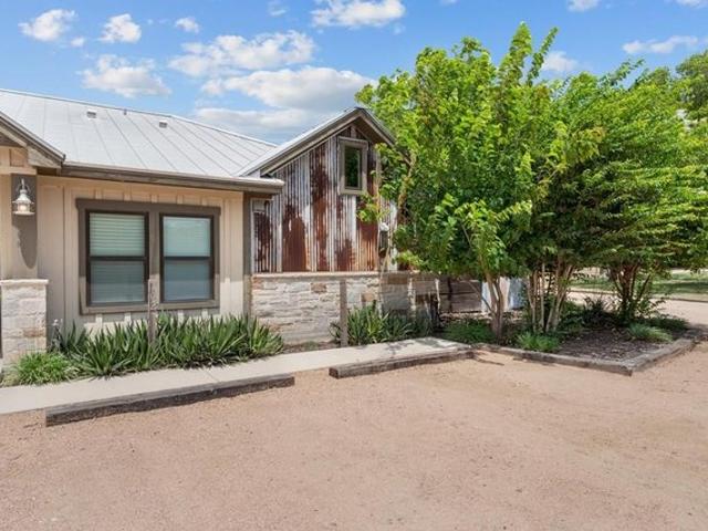 807 Highway ST Unit 101, Fredericksburg, TX 78624