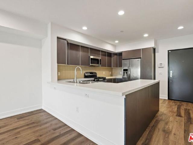 807 Hudson 202