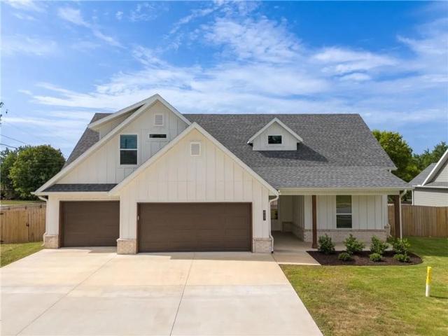 807 Mueller Way, 4 beds, 3 full baths