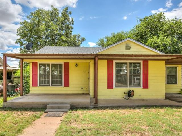 807 N 9th St, Ballinger, TX 76821