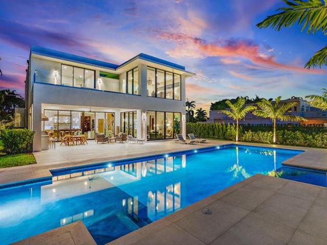 807 N Atlantic Dr, Hypoluxo, FL 33462