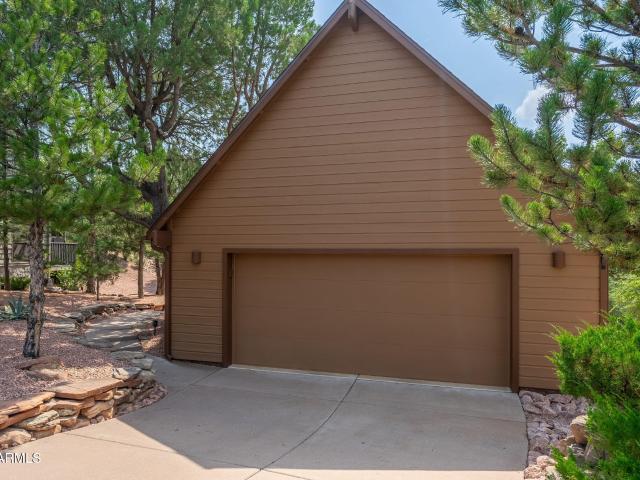 807 N Grapevine Circle