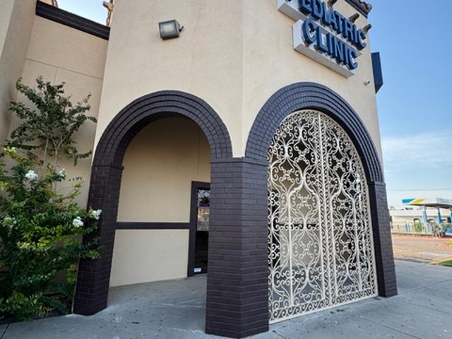 807 S Cage Blvd