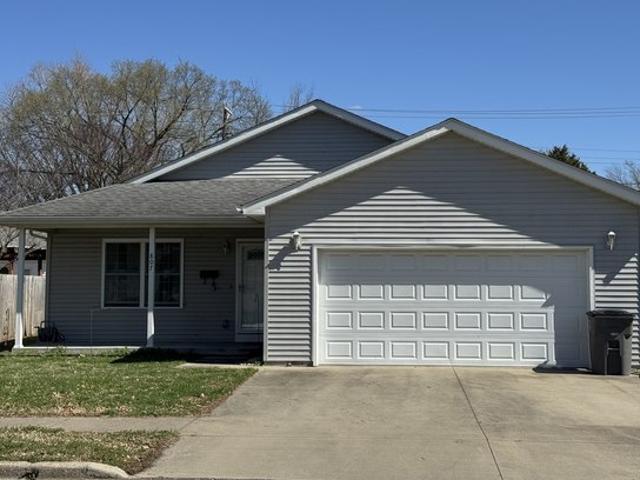 807 S Poplar St, Seymour, IN 47274