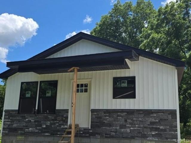 807 Sandy Cir, Salem, IN 47167