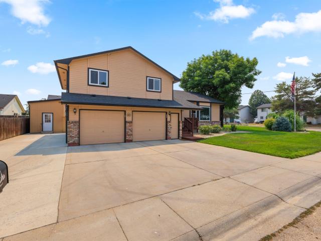 807 Sapphire Ct