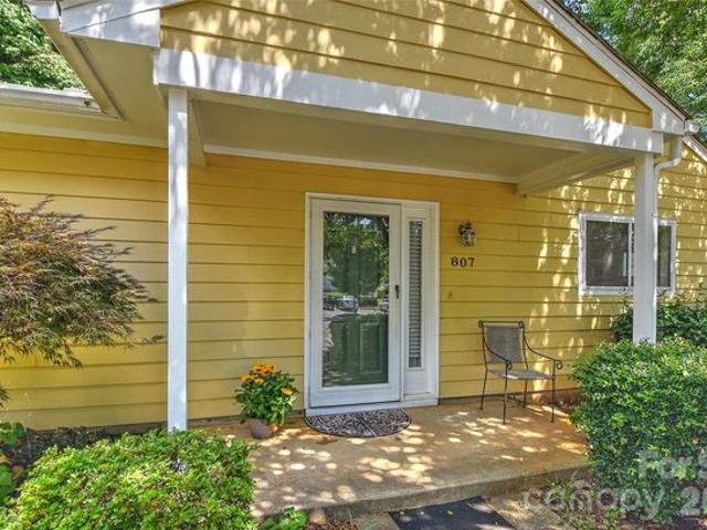 807 Sardis Cove Dr, Charlotte, NC 28270