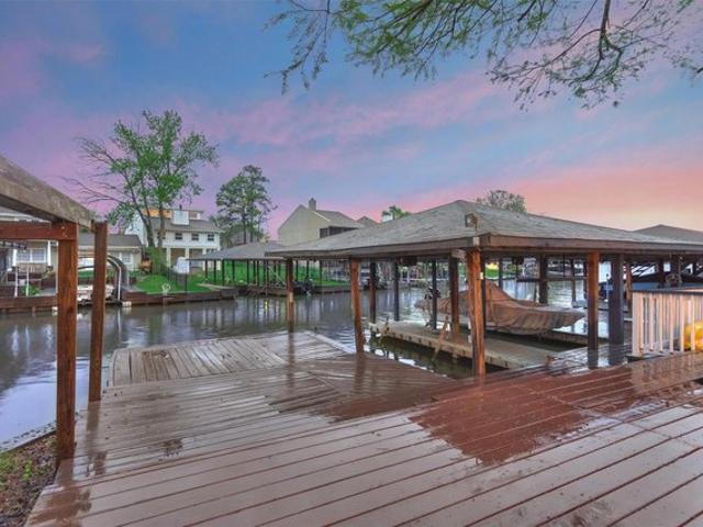 807 Paradise Ln, Montgomery, TX 77356
