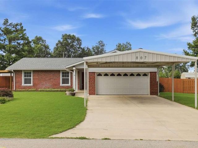807 W 15th St, Newkirk, OK 74647