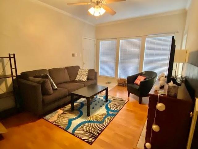 807 W 25th St # 215