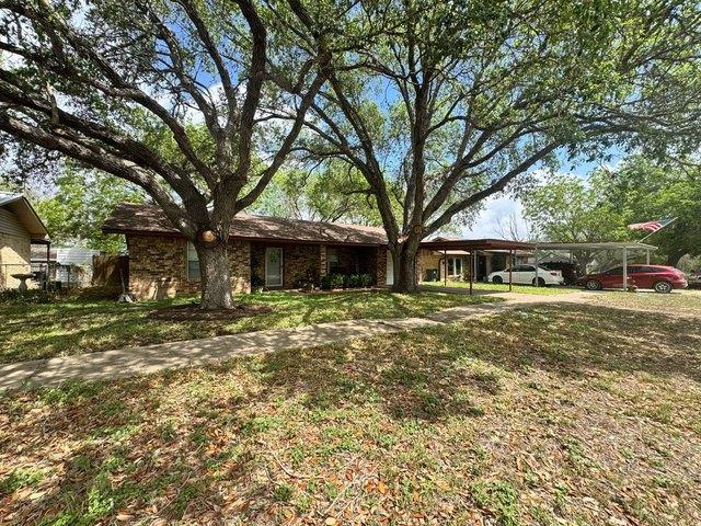 807 W Tenth St, Yorktown, TX 78164