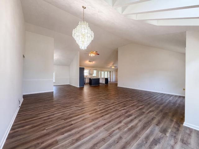 807 W Thompson Ln
