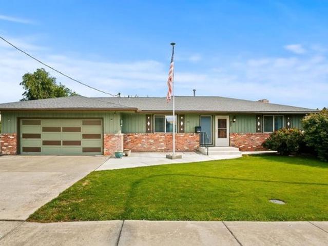 807 W Fremont Ave, Selah, WA 98942