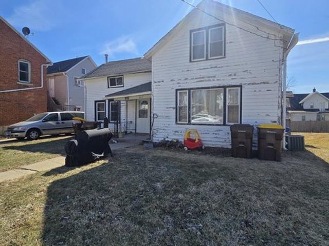 807 809 W Pleasant St, Freeport, IL 61032