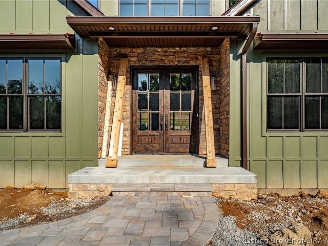 807 Wooded Ridge Drive