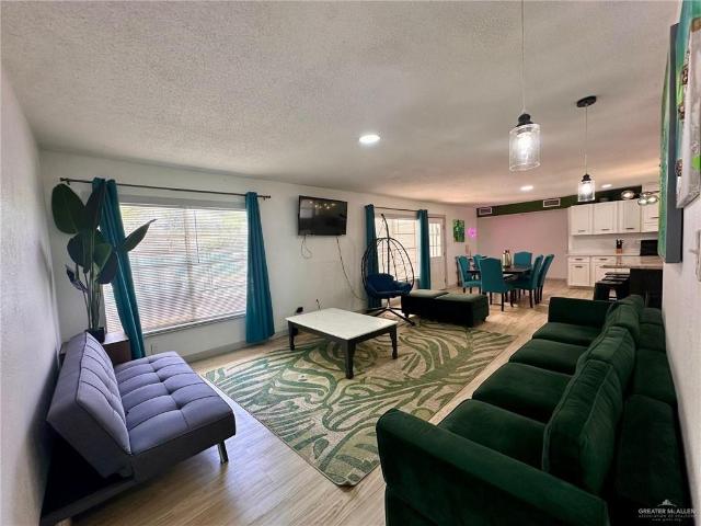 807 Walnut Avenue