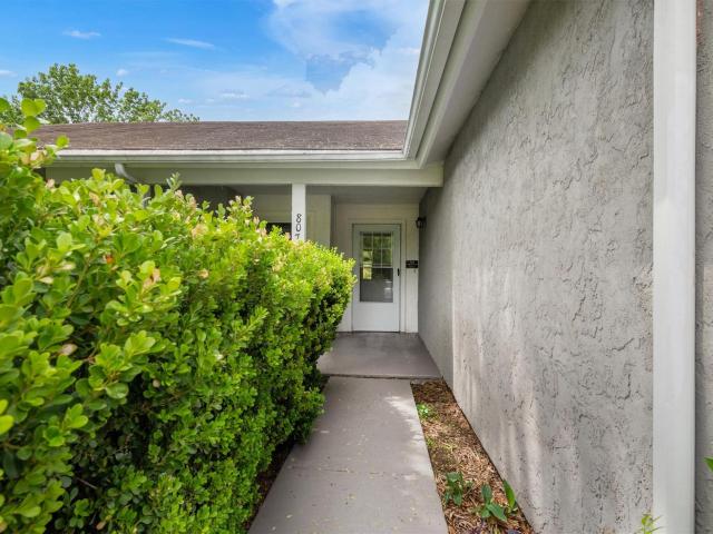 807 Travis St
