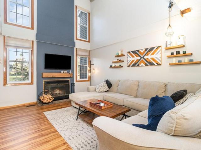 8084 Curtis Ln, Eden Prairie, MN 55347