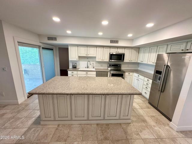 8084 e del laton drive