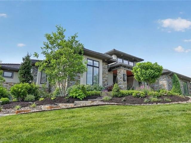 8085 Green Glades Ct, Kansas City, MO 64152