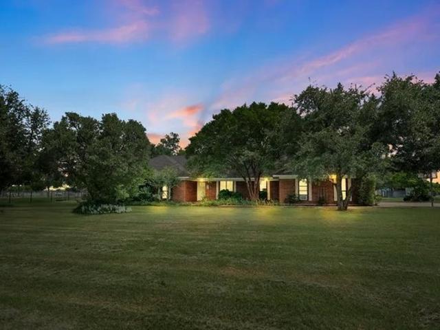 8085 Jackson Rd, Krum, TX 76249