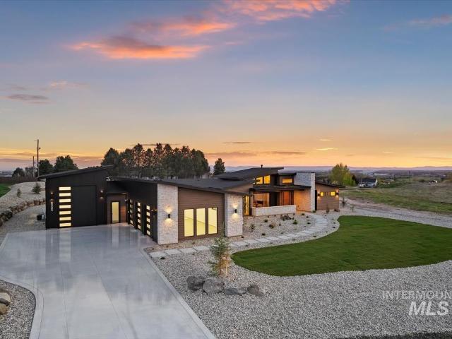 8085 Quail Hollow Dr