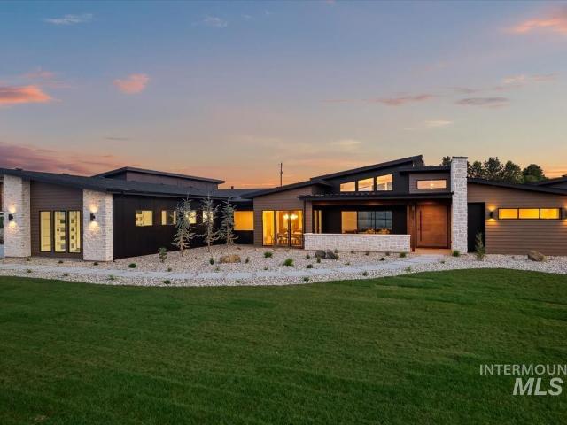 8085 Quail Hollow Dr