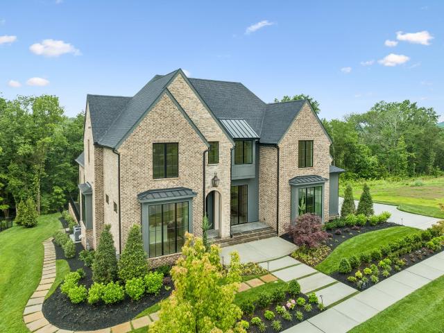 8087 Mountaintop Dr
