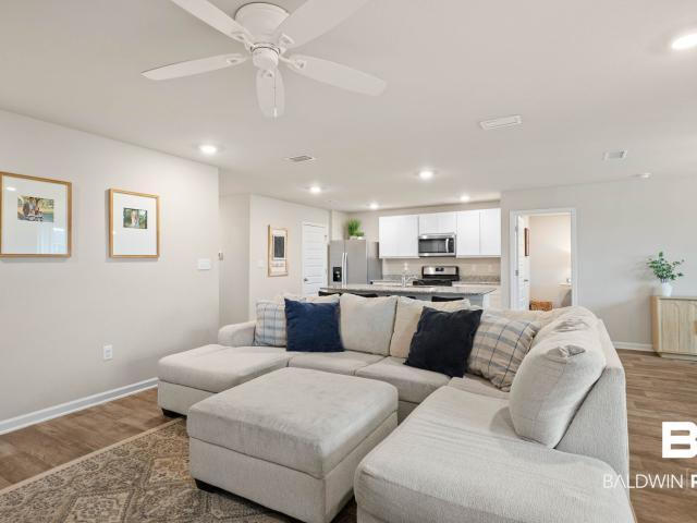 8087 Irwin Loop