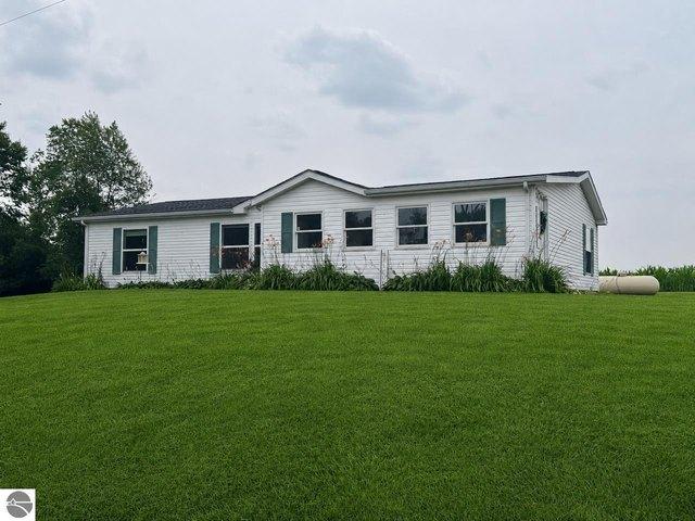8088 E Vernon Rd, Clare, MI 48617