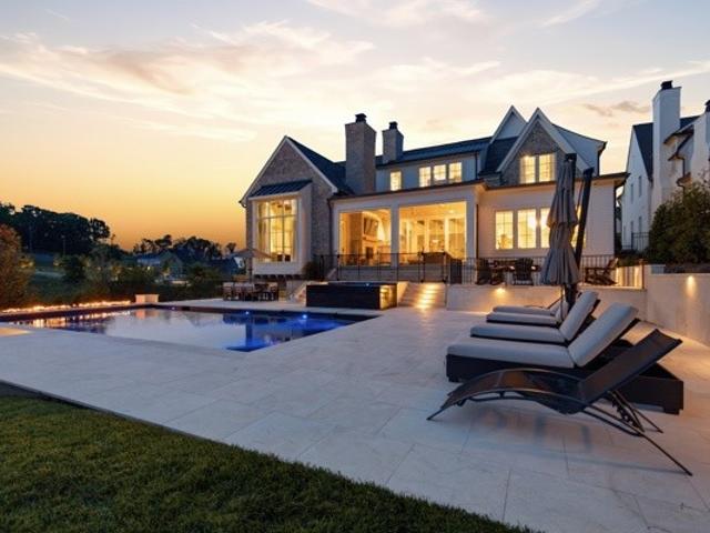 8088 Heirloom Blvd