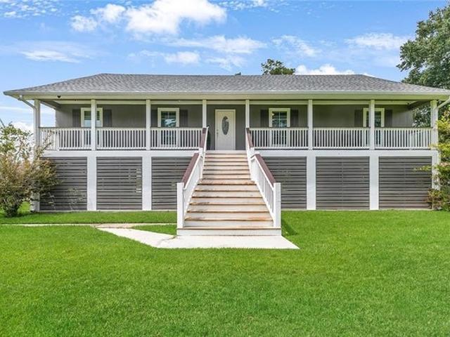 8089 Hermitage Dr, Denham Springs, LA 70726
