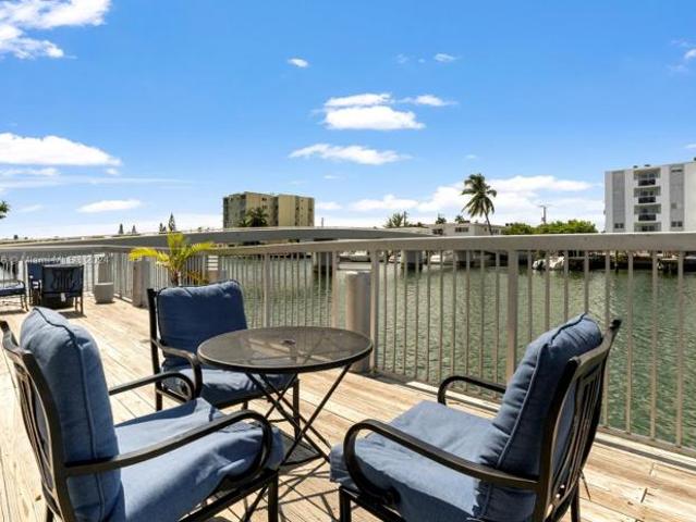 8080 Tatum Waterway Dr #8, Miami Beach, FL 33141