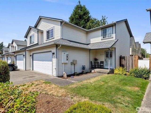 808 13th St SE Apt E, Puyallup, WA 98372