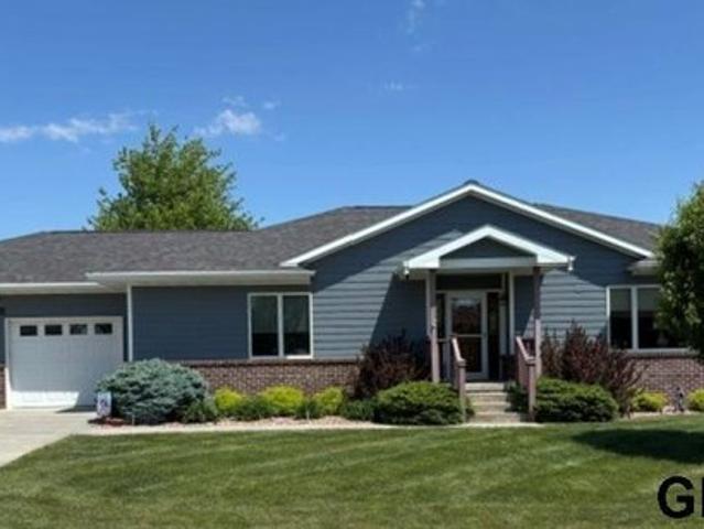 808 1st St, Dodge, NE 68633