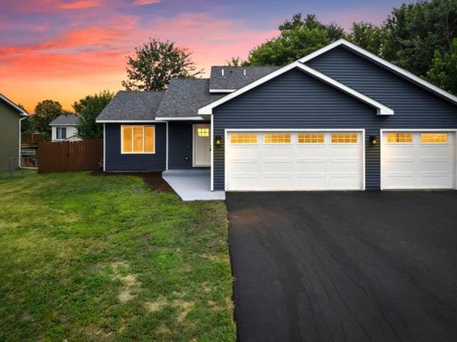 808 5th Ave SW, Isanti, MN 55040