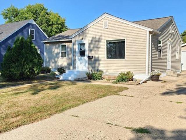 808 5th St NE, Staples, MN 56479