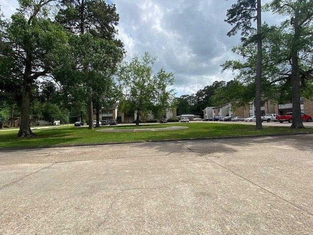 808 Charles Barker Ave, Cleveland, TX 77327