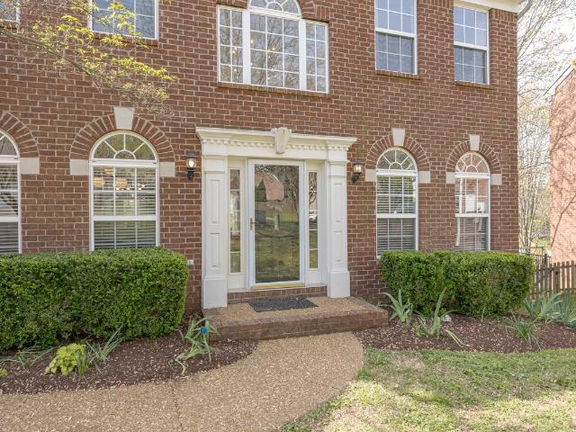 808 Glenavon Ct