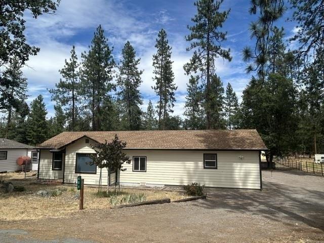 808 Dewitt Park Rd, Yreka, CA 96097