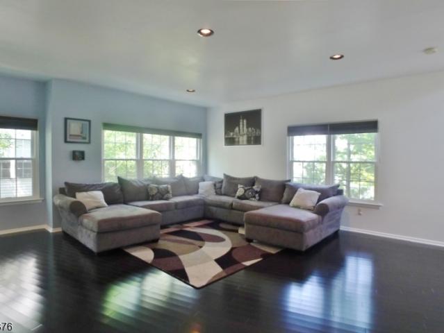 808 Dellwood Ln