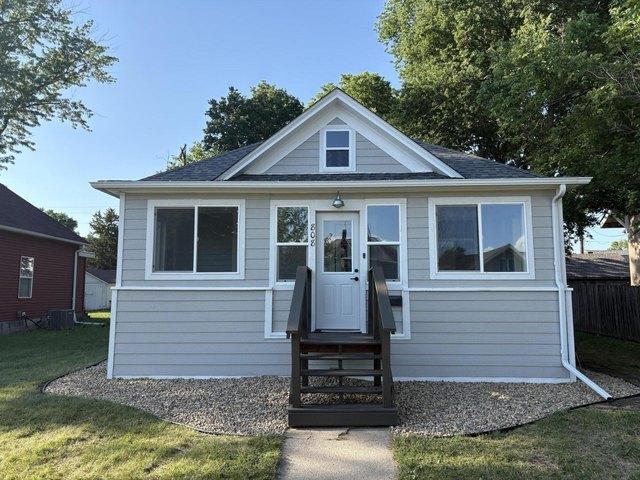 808 E 4th Ave, Mitchell, SD 57301