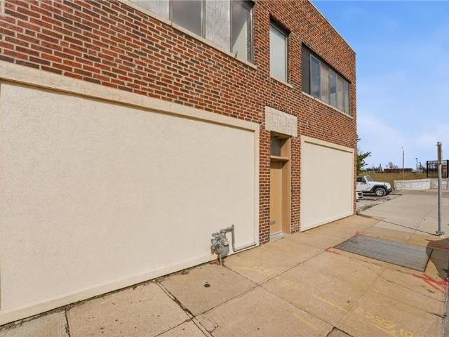 808 E 10th Street